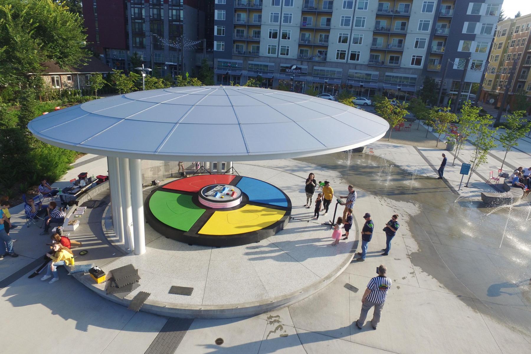 Redmond boasts Worlds Largest Simon | Classic Rock 92.9 KISM