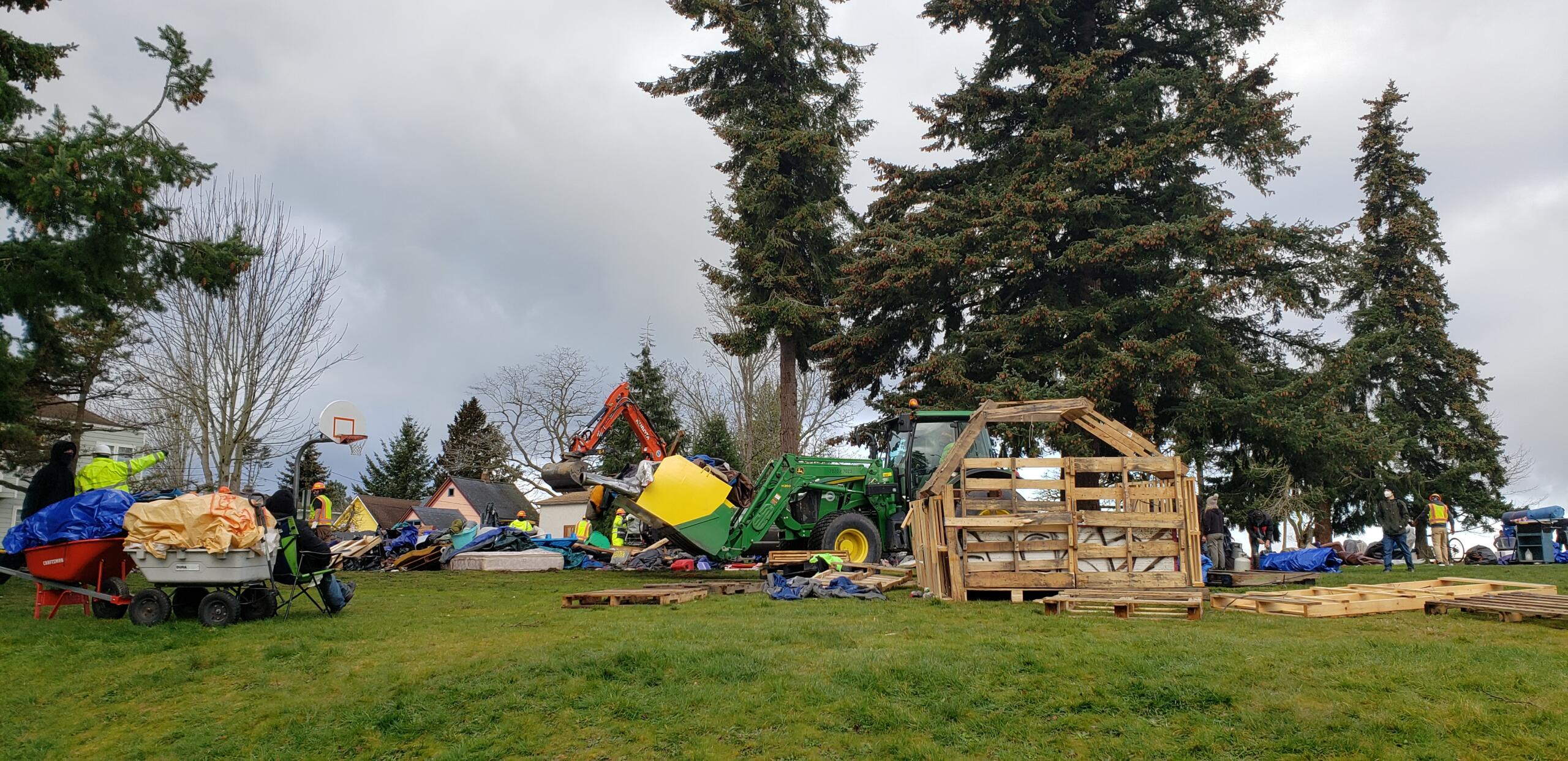 Bellingham clears homeless camp from Laurel Park | 1170 KPUG-AM