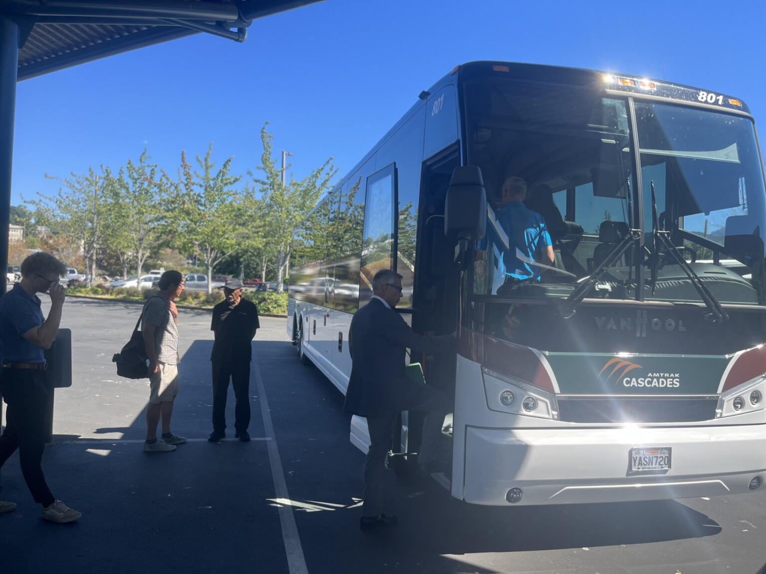 Bellingham hosts first electric bus in Amtrak national network | 1170 ...